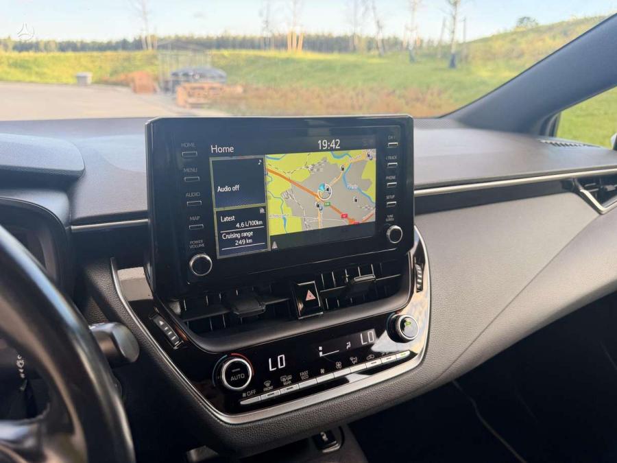 Grey Toyota Corolla 2019 in Vilnius, with an engine capacity of 1.80 L and mileage of 169 thousand km for 15900 €, photo 30 on AUTOMOTO.COM.LV