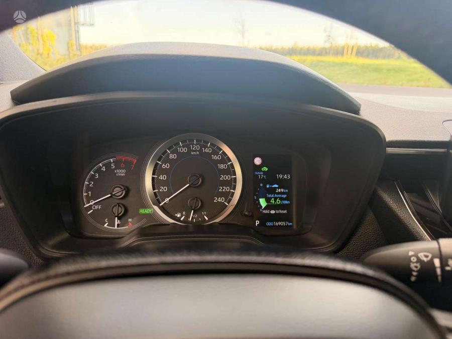 Grey Toyota Corolla 2019 in Vilnius, with an engine capacity of 1.80 L and mileage of 169 thousand km for 15900 €, photo 36 on AUTOMOTO.COM.LV