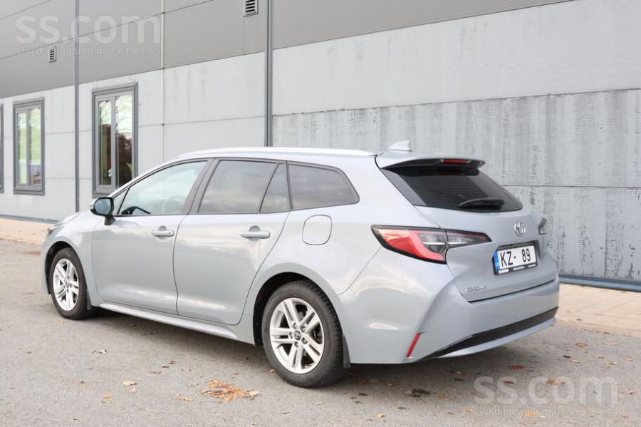 Grey Toyota Corolla 2019 in Riga, with an engine capacity of 1.20 L and mileage of 170 thousand km for 11999 €, photo 3 on AUTOMOTO.COM.LV