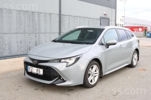 Grey Toyota Corolla 2019 in Riga, with an engine capacity of 1.20 L and mileage of 170 thousand km for 11999 €, photo 5 on AUTOMOTO.COM.LV