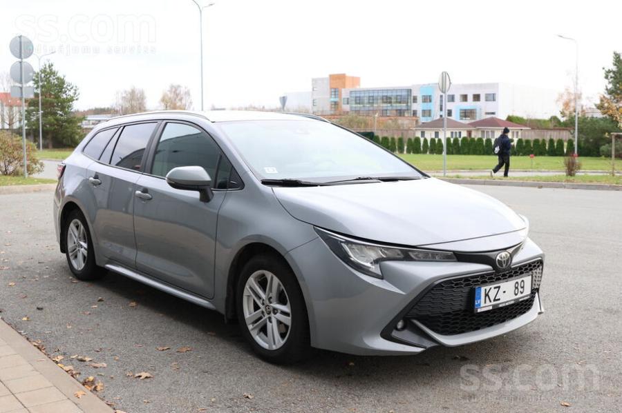 Grey Toyota Corolla 2019 in Riga, with an engine capacity of 1.20 L and mileage of 170 thousand km for 11999 €, photo 7 on AUTOMOTO.COM.LV
