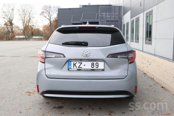 Grey Toyota Corolla 2019 in Riga, with an engine capacity of 1.20 L and mileage of 170 thousand km for 11999 €, photo 8 on AUTOMOTO.COM.LV