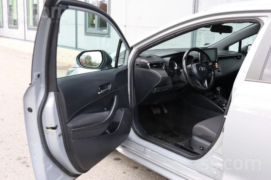 Grey Toyota Corolla 2019 in Riga, with an engine capacity of 1.20 L and mileage of 170 thousand km for 11999 €, photo 11 on AUTOMOTO.COM.LV