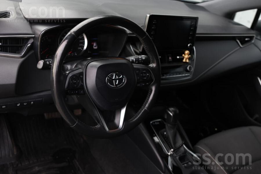 Grey Toyota Corolla 2019 in Riga, with an engine capacity of 1.20 L and mileage of 170 thousand km for 11999 €, photo 12 on AUTOMOTO.COM.LV