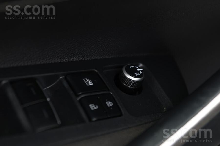 Grey Toyota Corolla 2019 in Riga, with an engine capacity of 1.20 L and mileage of 170 thousand km for 11999 €, photo 13 on AUTOMOTO.COM.LV