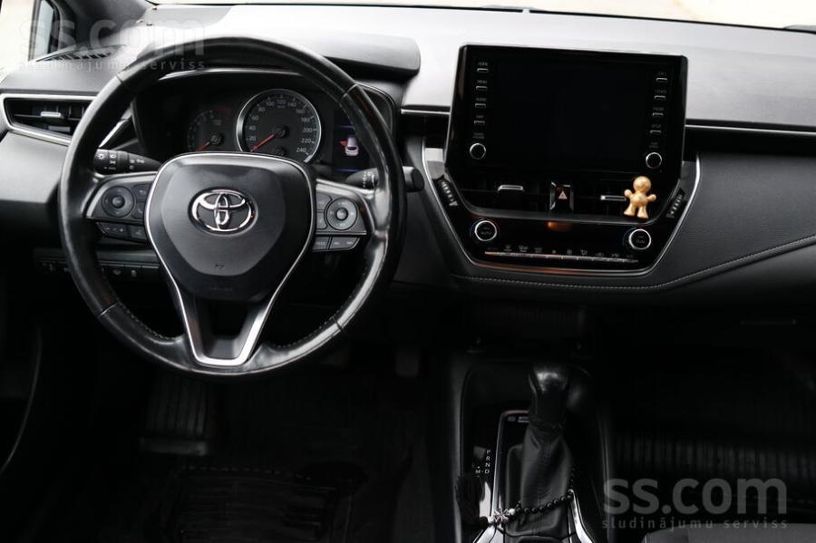 Grey Toyota Corolla 2019 in Riga, with an engine capacity of 1.20 L and mileage of 170 thousand km for 11999 €, photo 17 on AUTOMOTO.COM.LV