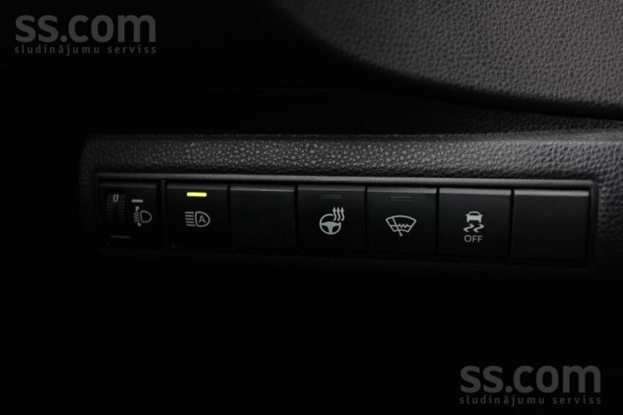 Grey Toyota Corolla 2019 in Riga, with an engine capacity of 1.20 L and mileage of 170 thousand km for 11999 €, photo 22 on AUTOMOTO.COM.LV