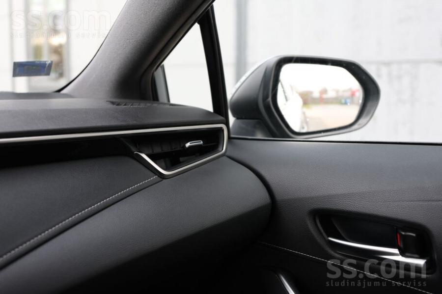 Grey Toyota Corolla 2019 in Riga, with an engine capacity of 1.20 L and mileage of 170 thousand km for 11999 €, photo 24 on AUTOMOTO.COM.LV