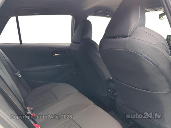 Grey Toyota Corolla 2019 in Tallinn, with an engine capacity of 1.20 L and mileage of 93 thousand km for 15900 €, photo 7 on AUTOMOTO.COM.LV