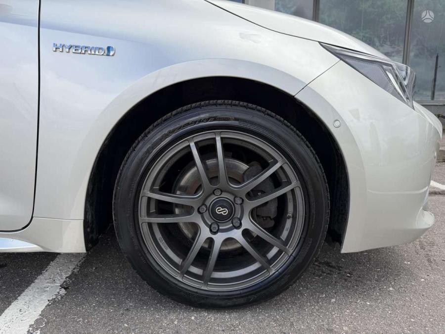 Pelēks Toyota Corolla 2019 Viļņa, ar dzinēja tilpumu 1.99 L un nobraukumu 121 tūkst. km par 16800 €, foto 12 vietnē AUTOMOTO.COM.LV