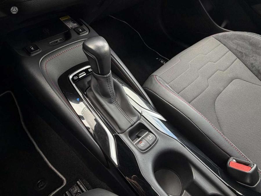 Pelēks Toyota Corolla 2019 Viļņa, ar dzinēja tilpumu 1.99 L un nobraukumu 121 tūkst. km par 16800 €, foto 32 vietnē AUTOMOTO.COM.LV