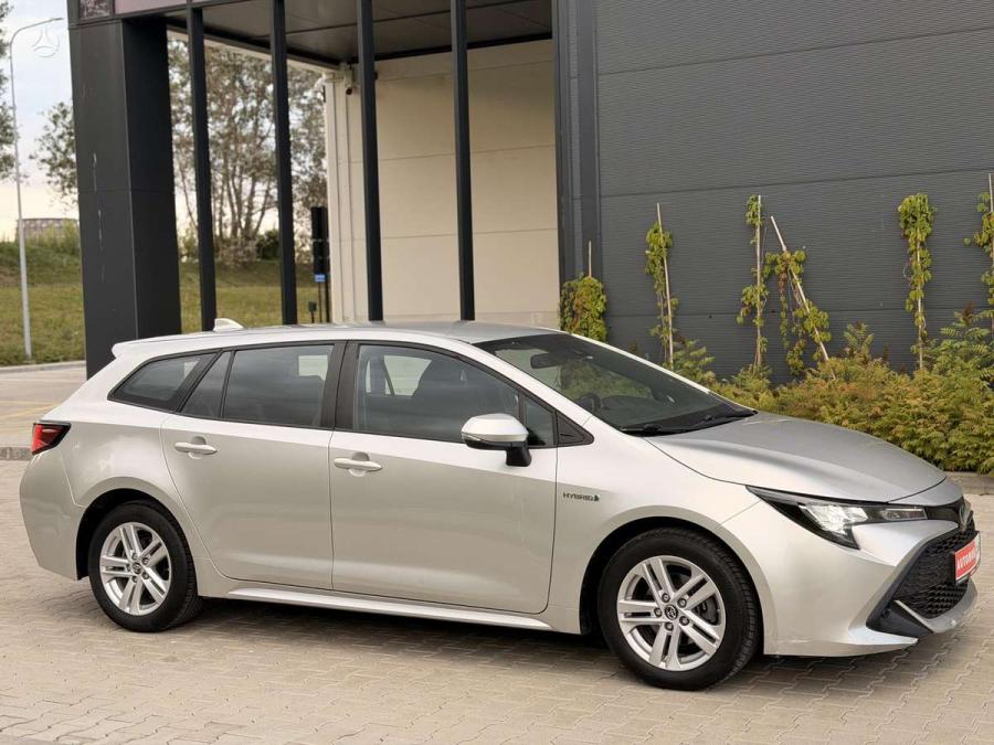 Grey Toyota Corolla 2019 in Vilnius, with an engine capacity of 1.80 L and mileage of 193 thousand km for 15350 €, photo 5 on AUTOMOTO.COM.LV