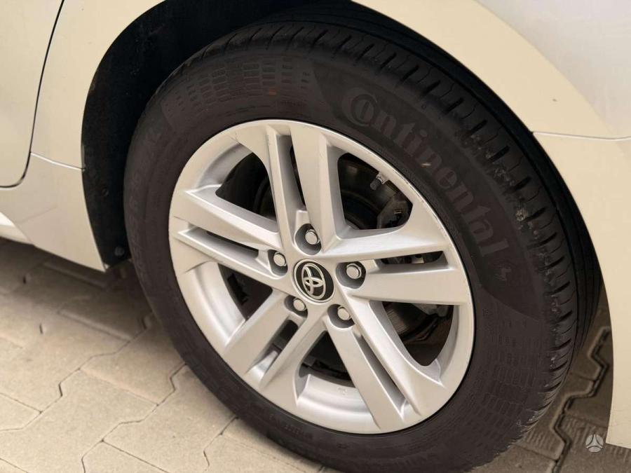 Grey Toyota Corolla 2019 in Vilnius, with an engine capacity of 1.80 L and mileage of 193 thousand km for 15350 €, photo 15 on AUTOMOTO.COM.LV