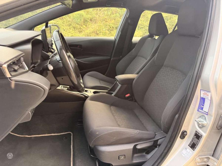 Grey Toyota Corolla 2019 in Vilnius, with an engine capacity of 1.80 L and mileage of 193 thousand km for 15350 €, photo 20 on AUTOMOTO.COM.LV