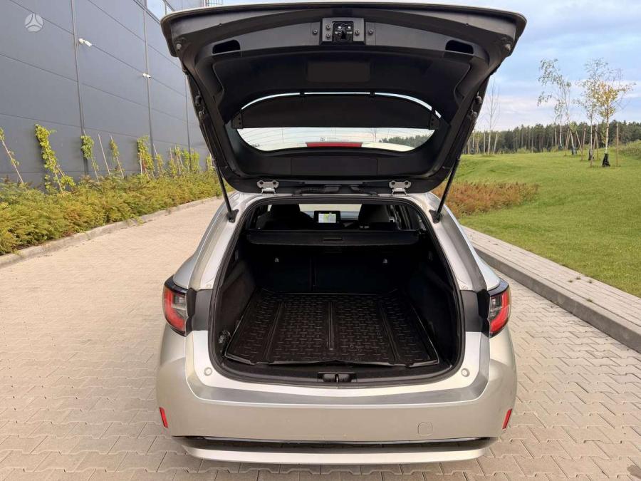 Grey Toyota Corolla 2019 in Vilnius, with an engine capacity of 1.80 L and mileage of 193 thousand km for 15350 €, photo 23 on AUTOMOTO.COM.LV