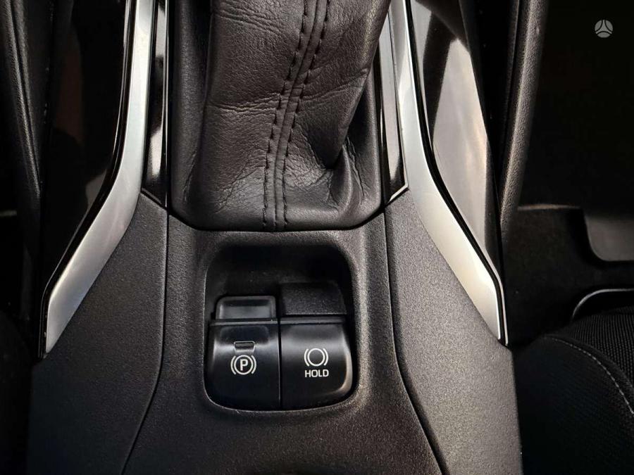 Grey Toyota Corolla 2019 in Vilnius, with an engine capacity of 1.80 L and mileage of 193 thousand km for 15350 €, photo 36 on AUTOMOTO.COM.LV