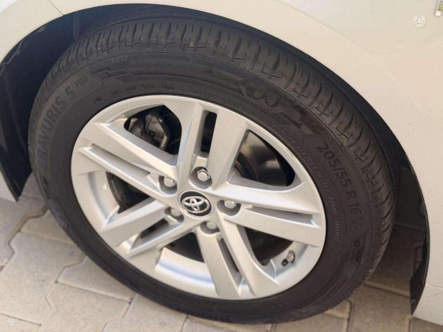 Pelēks Toyota Corolla 2019 Viļņa, ar dzinēja tilpumu 1.80 L un nobraukumu 169 tūkst. km par 15900 €, foto 13 vietnē AUTOMOTO.COM.LV