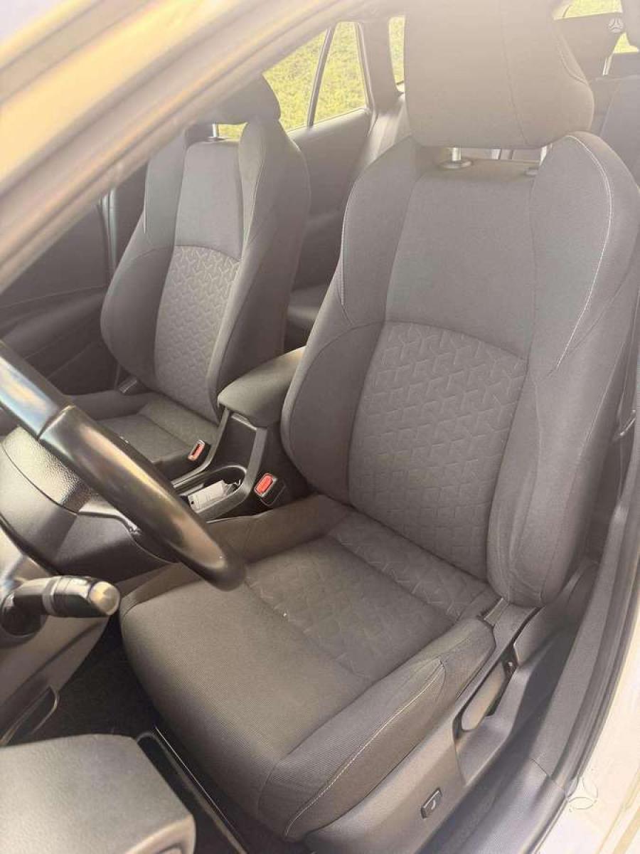 Pelēks Toyota Corolla 2019 Viļņa, ar dzinēja tilpumu 1.80 L un nobraukumu 169 tūkst. km par 15900 €, foto 18 vietnē AUTOMOTO.COM.LV