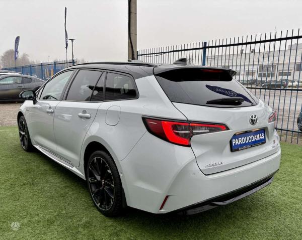 Grey Toyota Corolla 2020 in Panevezys, with an engine capacity of 1.99 L and mileage of 35 thousand km for 21500 €, photo 10 on AUTOMOTO.COM.LV