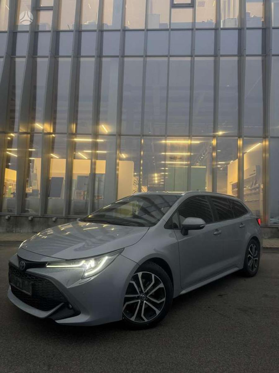 Pelēks Toyota Corolla 2020 Viļņa, ar dzinēja tilpumu 1.99 L un nobraukumu 189 tūkst. km par 12700 €, foto 1 vietnē AUTOMOTO.COM.LV