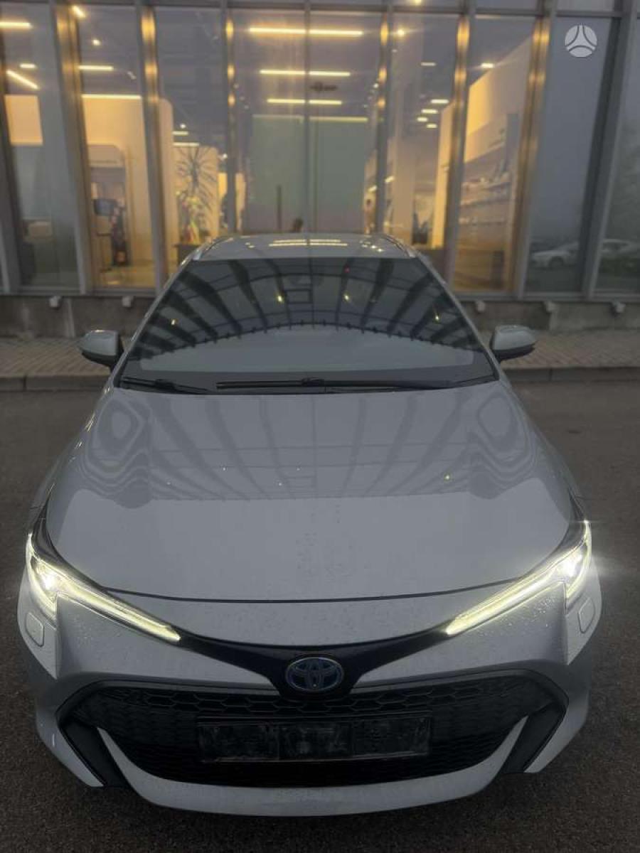 Pelēks Toyota Corolla 2020 Viļņa, ar dzinēja tilpumu 1.99 L un nobraukumu 189 tūkst. km par 12700 €, foto 3 vietnē AUTOMOTO.COM.LV