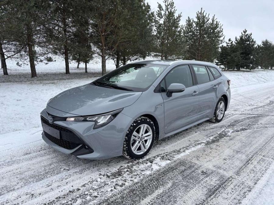 Grey Toyota Corolla 2020 in Panevezys, with an engine capacity of 1.80 L and mileage of 64 thousand km for 15500 €, photo 3 on AUTOMOTO.COM.LV