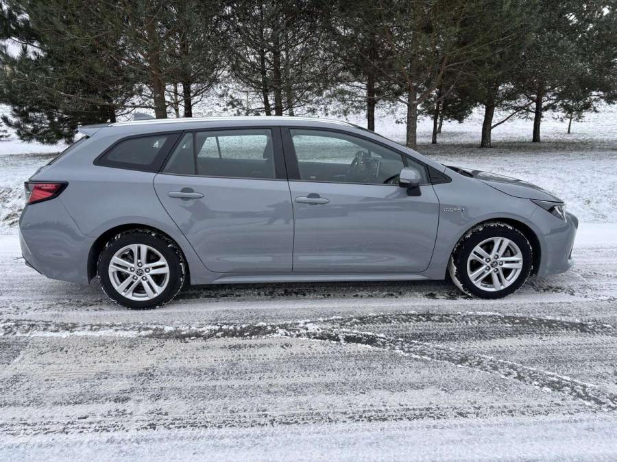 Grey Toyota Corolla 2020 in Panevezys, with an engine capacity of 1.80 L and mileage of 64 thousand km for 15500 €, photo 4 on AUTOMOTO.COM.LV