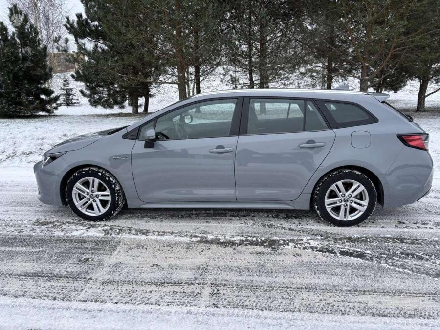 Grey Toyota Corolla 2020 in Panevezys, with an engine capacity of 1.80 L and mileage of 64 thousand km for 15500 €, photo 5 on AUTOMOTO.COM.LV