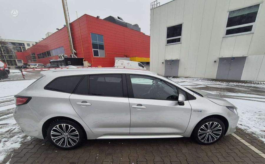 Pelēks Toyota Corolla 2020 Viļņa, ar dzinēja tilpumu 1.99 L un nobraukumu 109 tūkst. km par 20000 €, foto 1 vietnē AUTOMOTO.COM.LV