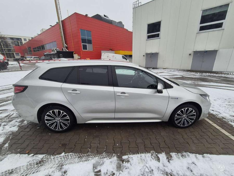 Pelēks Toyota Corolla 2020 Viļņa, ar dzinēja tilpumu 1.99 L un nobraukumu 109 tūkst. km par 20000 €, foto 4 vietnē AUTOMOTO.COM.LV