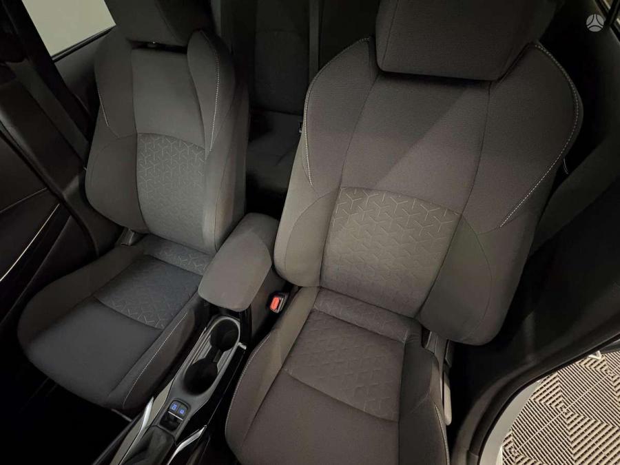 Pelēks Toyota Corolla 2020 Marijampole, ar dzinēja tilpumu 1.99 L un nobraukumu 76 tūkst. km par 18750 €, foto 13 vietnē AUTOMOTO.COM.LV
