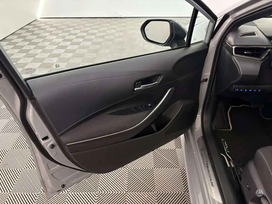 Pelēks Toyota Corolla 2020 Marijampole, ar dzinēja tilpumu 1.99 L un nobraukumu 76 tūkst. km par 18750 €, foto 16 vietnē AUTOMOTO.COM.LV
