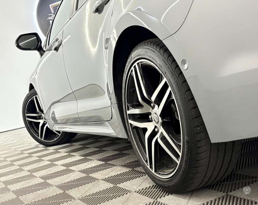 Pelēks Toyota Corolla 2020 Marijampole, ar dzinēja tilpumu 1.99 L un nobraukumu 76 tūkst. km par 18750 €, foto 24 vietnē AUTOMOTO.COM.LV