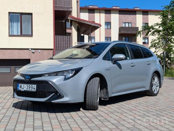 Grey Toyota Corolla 2020 in Riga, with an engine capacity of 1.80 L and mileage of 71 thousand km for 19000 €, photo 1 on AUTOMOTO.COM.LV
