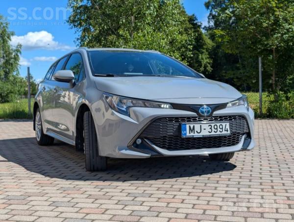 Grey Toyota Corolla 2020 in Riga, with an engine capacity of 1.80 L and mileage of 71 thousand km for 19000 €, photo 3 on AUTOMOTO.COM.LV
