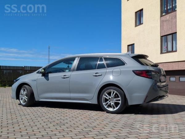 Grey Toyota Corolla 2020 in Riga, with an engine capacity of 1.80 L and mileage of 71 thousand km for 19000 €, photo 4 on AUTOMOTO.COM.LV