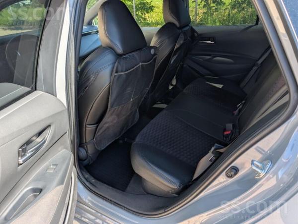 Grey Toyota Corolla 2020 in Riga, with an engine capacity of 1.80 L and mileage of 71 thousand km for 19000 €, photo 7 on AUTOMOTO.COM.LV
