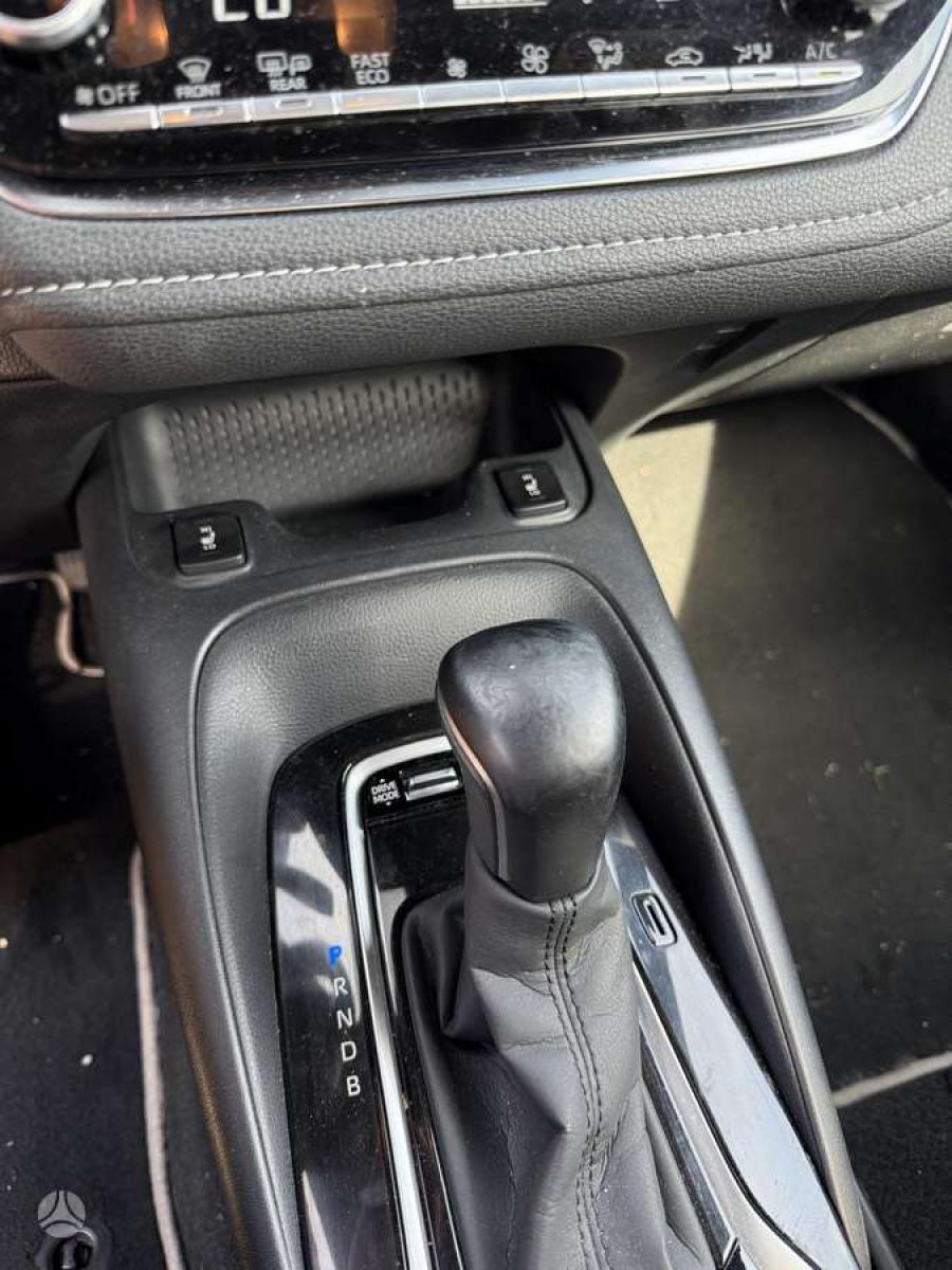 Pelēks Toyota Corolla 2020 Šauļi, ar dzinēja tilpumu 1.80 L un nobraukumu 152 tūkst. km par 14900 €, foto 13 vietnē AUTOMOTO.COM.LV