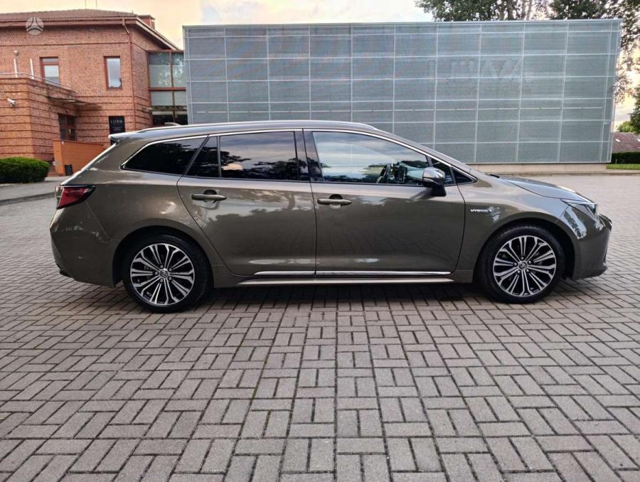 Grey Toyota Corolla 2020 in Marijampole, with an engine capacity of 1.99 L and mileage of 19 thousand km for 20900 €, photo 10 on AUTOMOTO.COM.LV