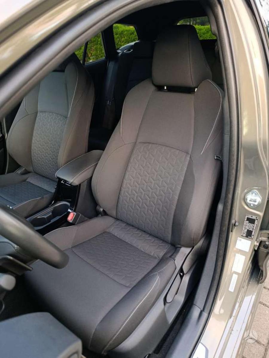 Grey Toyota Corolla 2020 in Marijampole, with an engine capacity of 1.99 L and mileage of 19 thousand km for 20900 €, photo 20 on AUTOMOTO.COM.LV