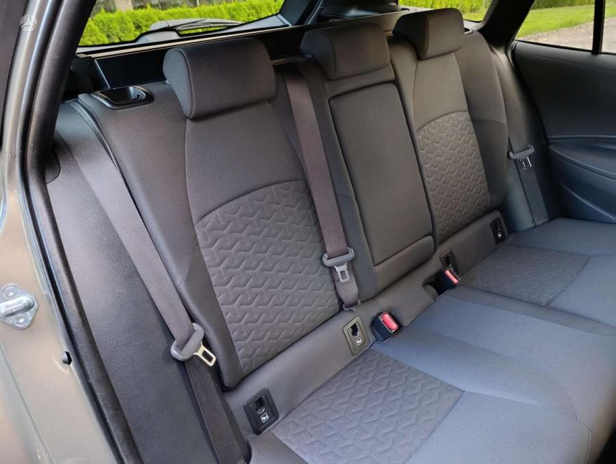 Grey Toyota Corolla 2020 in Marijampole, with an engine capacity of 1.99 L and mileage of 19 thousand km for 20900 €, photo 24 on AUTOMOTO.COM.LV