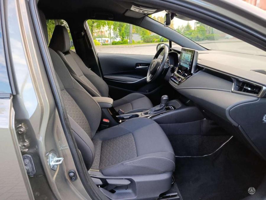 Grey Toyota Corolla 2020 in Marijampole, with an engine capacity of 1.99 L and mileage of 19 thousand km for 20900 €, photo 26 on AUTOMOTO.COM.LV