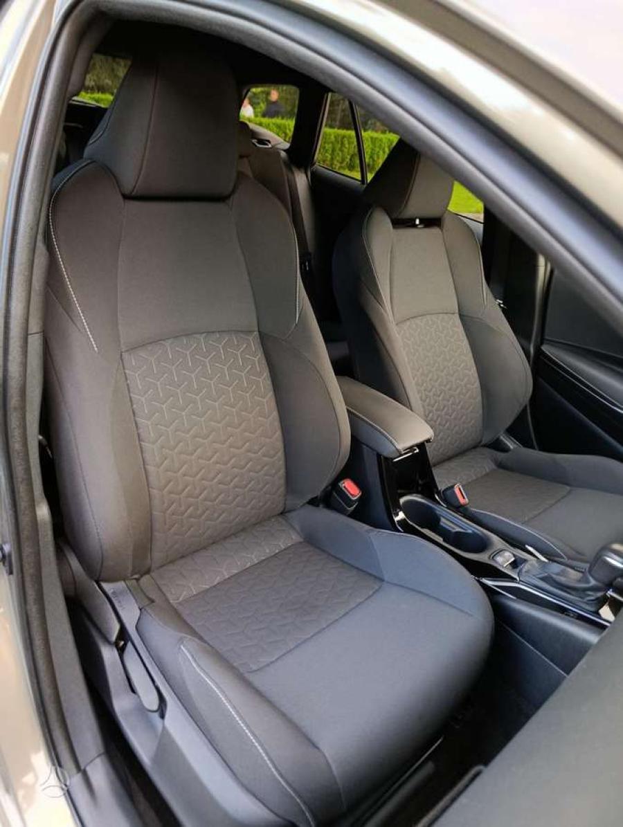 Grey Toyota Corolla 2020 in Marijampole, with an engine capacity of 1.99 L and mileage of 19 thousand km for 20900 €, photo 27 on AUTOMOTO.COM.LV