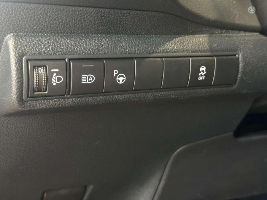 Pelēks Toyota Corolla 2020 Šauļi, ar dzinēja tilpumu 1.80 L un nobraukumu 79 tūkst. km par 18900 €, foto 14 vietnē AUTOMOTO.COM.LV