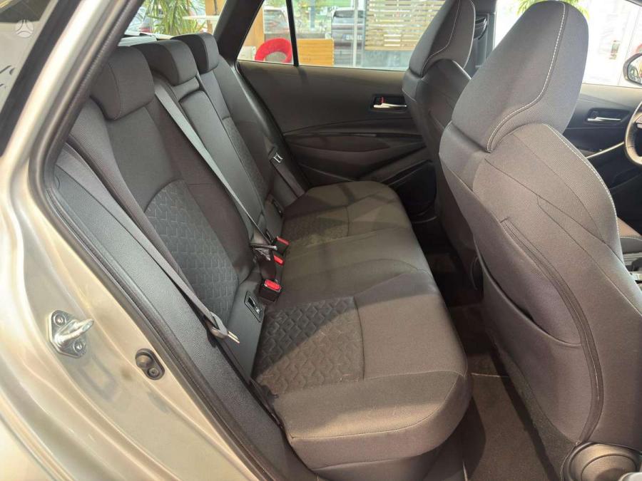 Pelēks Toyota Corolla 2020 Šauļi, ar dzinēja tilpumu 1.80 L un nobraukumu 79 tūkst. km par 18900 €, foto 26 vietnē AUTOMOTO.COM.LV