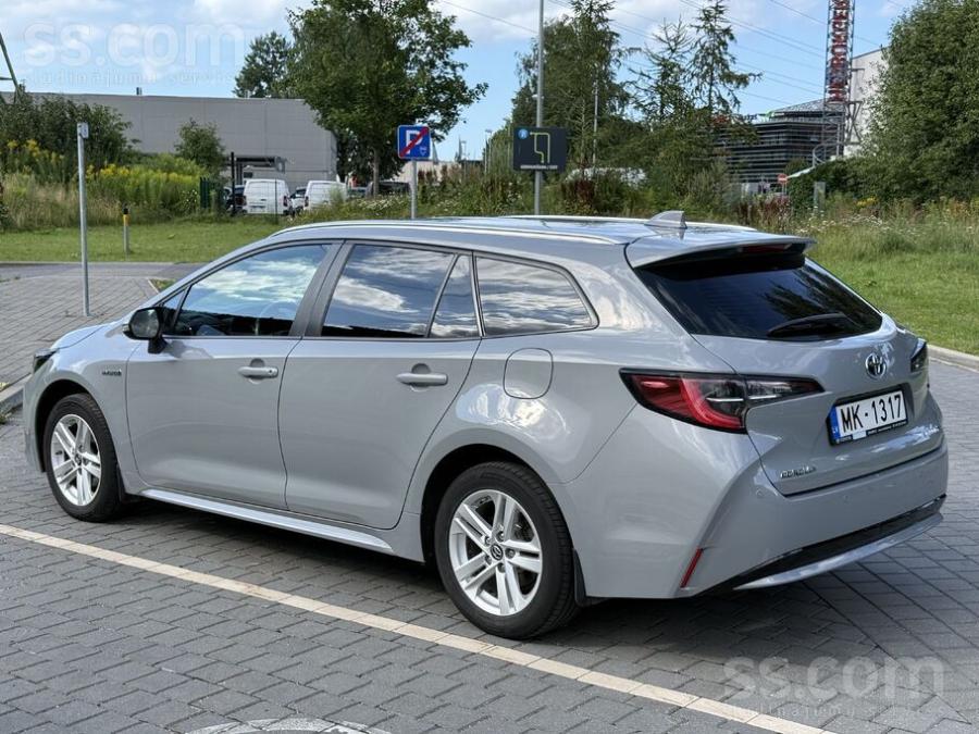 Grey Toyota Corolla 2020 in Riga, with an engine capacity of 1.80 L and mileage of 106 thousand km for 18100 €, photo 1 on AUTOMOTO.COM.LV