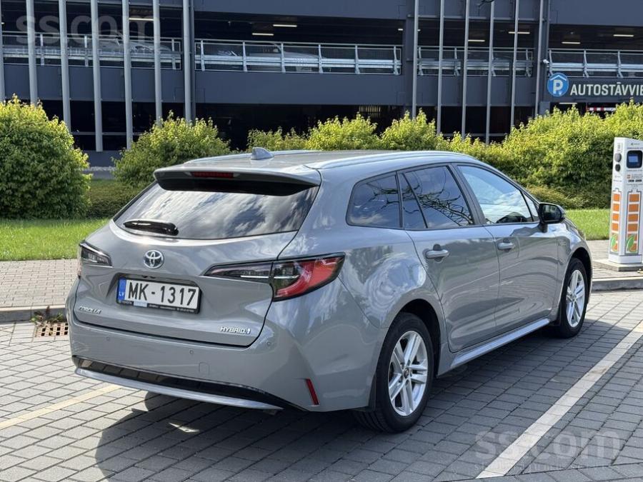 Grey Toyota Corolla 2020 in Riga, with an engine capacity of 1.80 L and mileage of 106 thousand km for 18100 €, photo 3 on AUTOMOTO.COM.LV