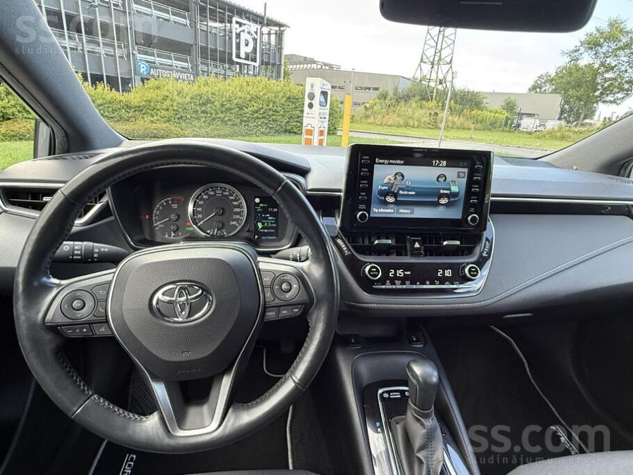 Grey Toyota Corolla 2020 in Riga, with an engine capacity of 1.80 L and mileage of 106 thousand km for 18100 €, photo 6 on AUTOMOTO.COM.LV