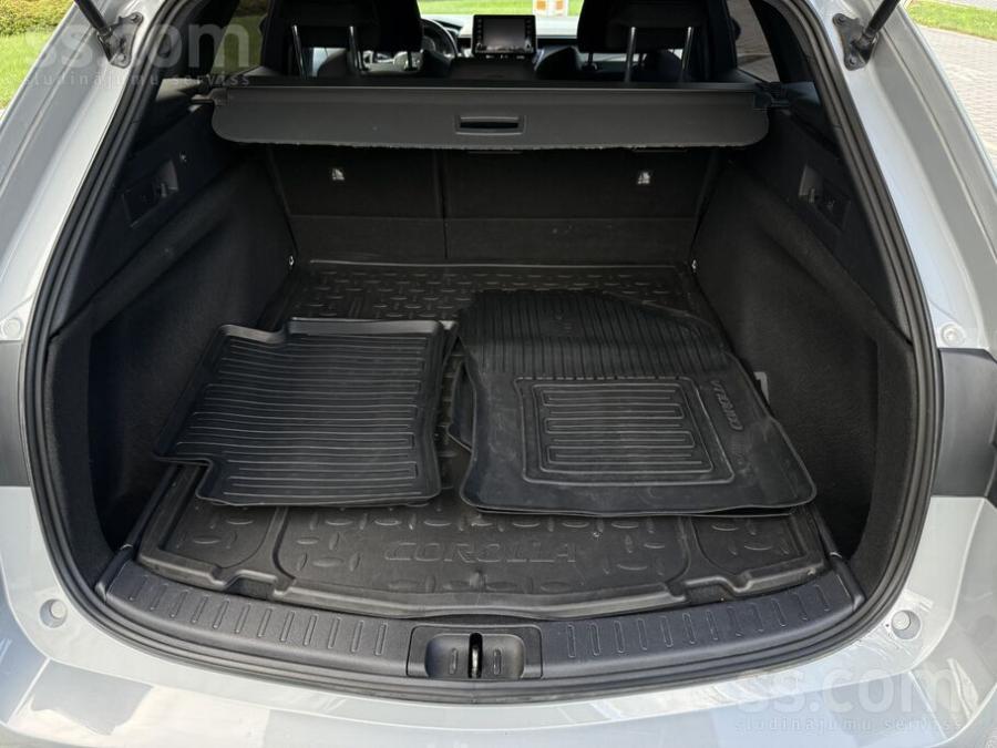 Grey Toyota Corolla 2020 in Riga, with an engine capacity of 1.80 L and mileage of 106 thousand km for 18100 €, photo 9 on AUTOMOTO.COM.LV
