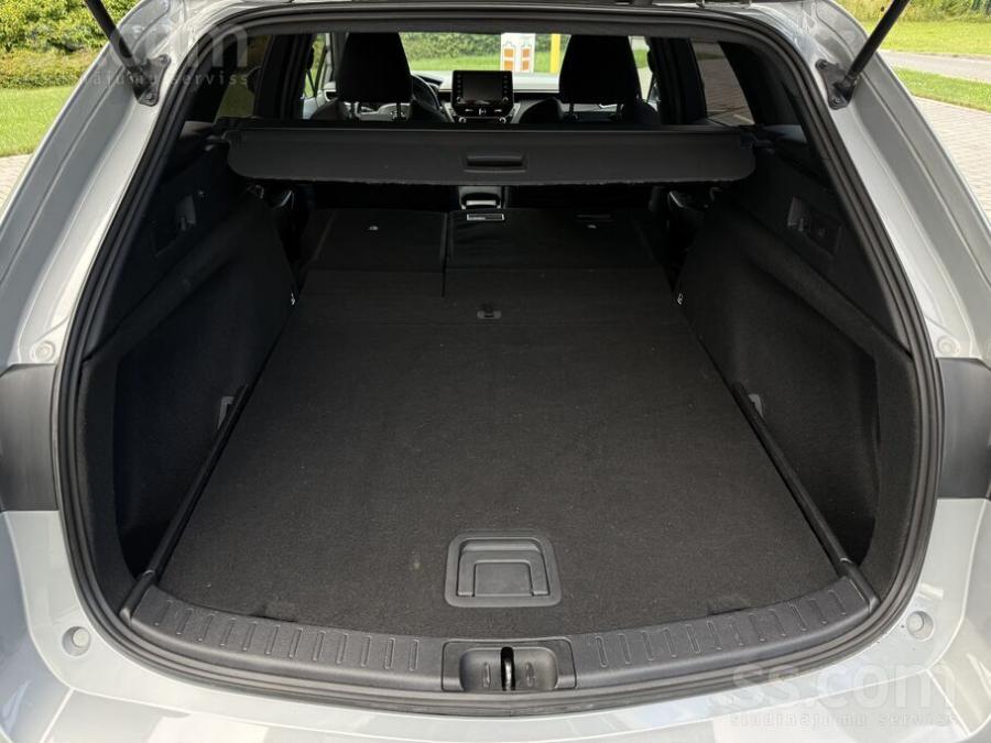 Grey Toyota Corolla 2020 in Riga, with an engine capacity of 1.80 L and mileage of 106 thousand km for 18100 €, photo 11 on AUTOMOTO.COM.LV